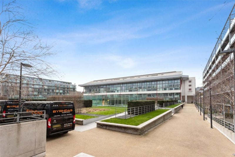 '1 bed Apartments, Highbury Stadium Square ' Room to Rent from SpareRoom