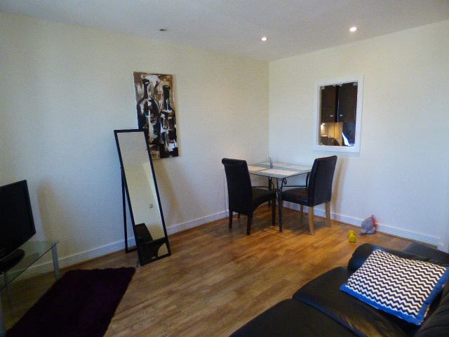 'Luxury one bed apartment, Gym/Sauna, Stratford E15' Room to Rent from ...