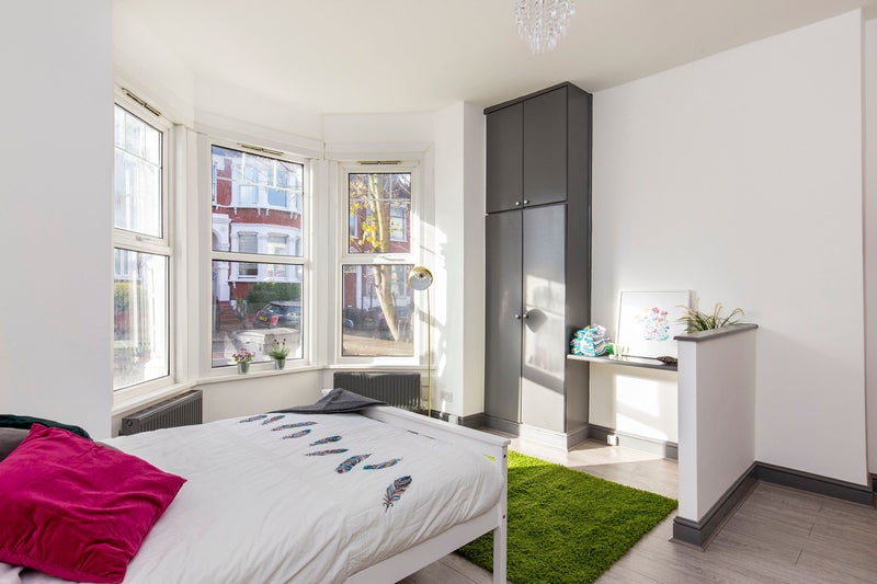 '💜🗝 Bedsit W/Private Kitchen - All Bills Inc.' Room to Rent from SpareRoom