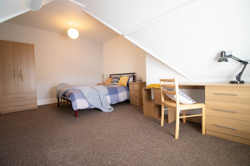 '6 Bed House Share' Room to Rent from SpareRoom