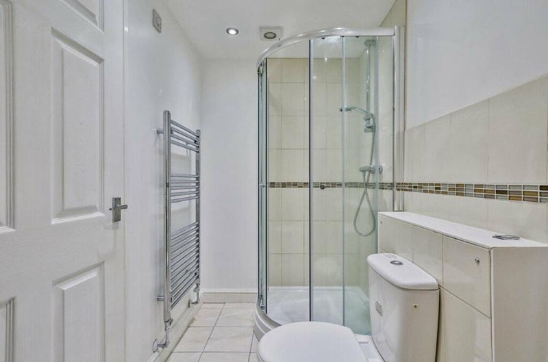 'En-suite Double Room with Your Own Entrance ' Room to Rent from SpareRoom