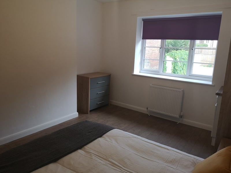 'Double room suitable for Couples' Room to Rent from SpareRoom