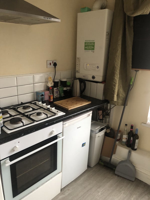 'Empty two bed apartment ' Room to Rent from SpareRoom