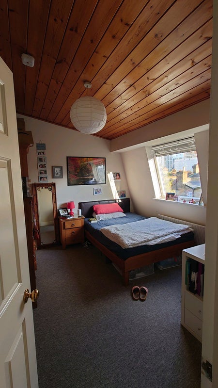 'Double Room, Fulham (£890 inc. bills)' Room to Rent from SpareRoom