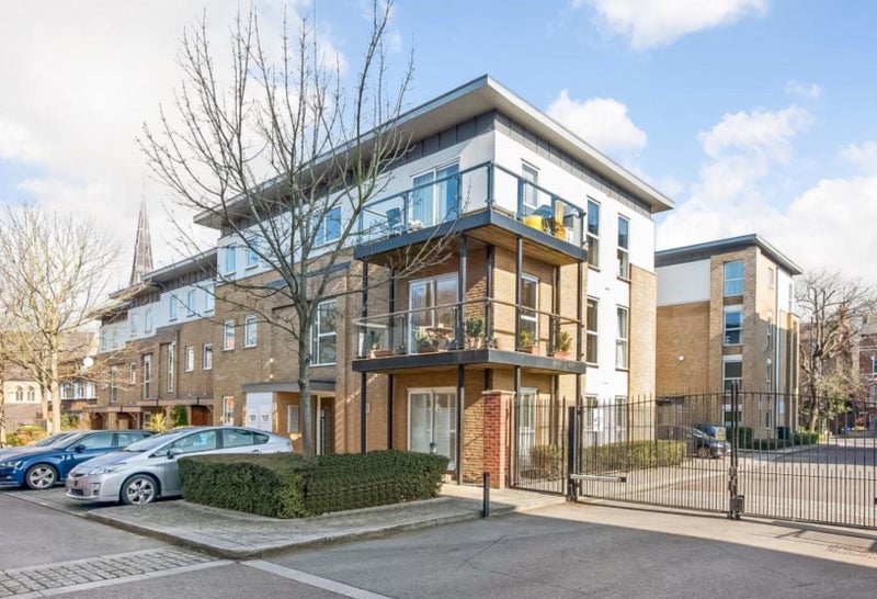 'Entire flat available for 1 month rent' Room to Rent from SpareRoom