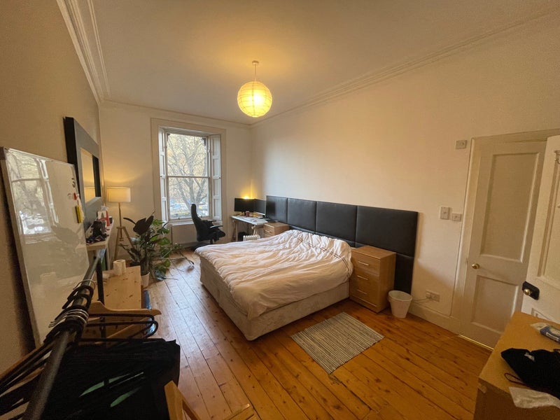 'Large en-suite bedroom in giant flat' Room to Rent from SpareRoom