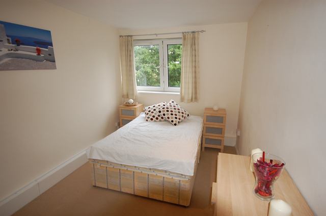 'Good Sized Double Room for Rent(bills included)' Room to Rent from ...