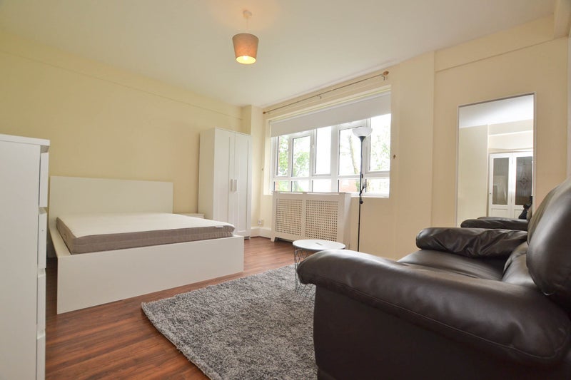 'Spacious Double | Private Balcony | Southfields' Room to Rent from ...
