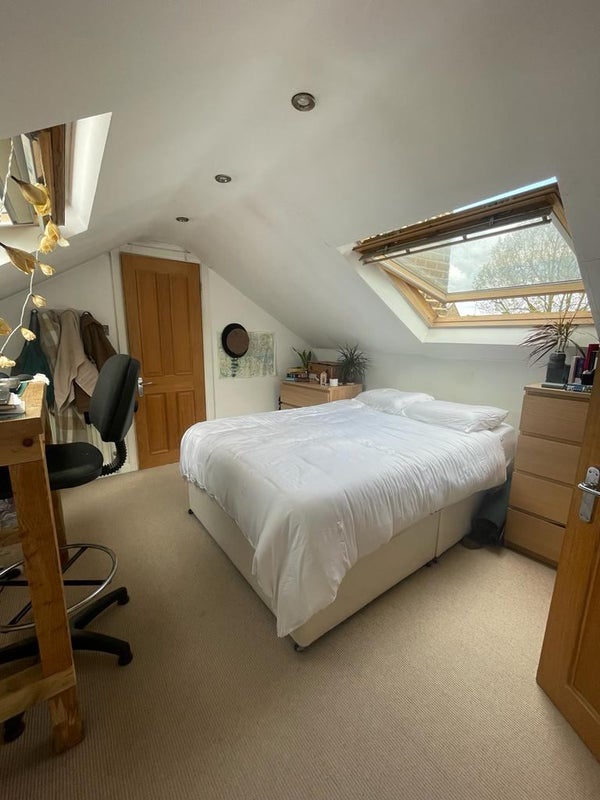 'Loft Double Bedroom with Ensuite in 3-bed Flat' Room to Rent from ...