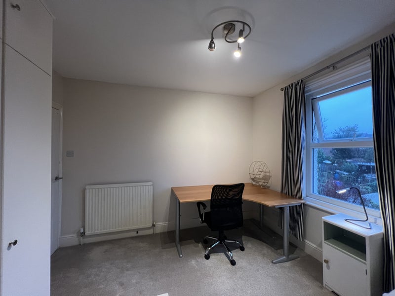 'Large family home- spareroom with parking & garden' Room to Rent from ...