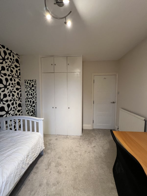 'Large family home- spareroom with parking & garden' Room to Rent from ...