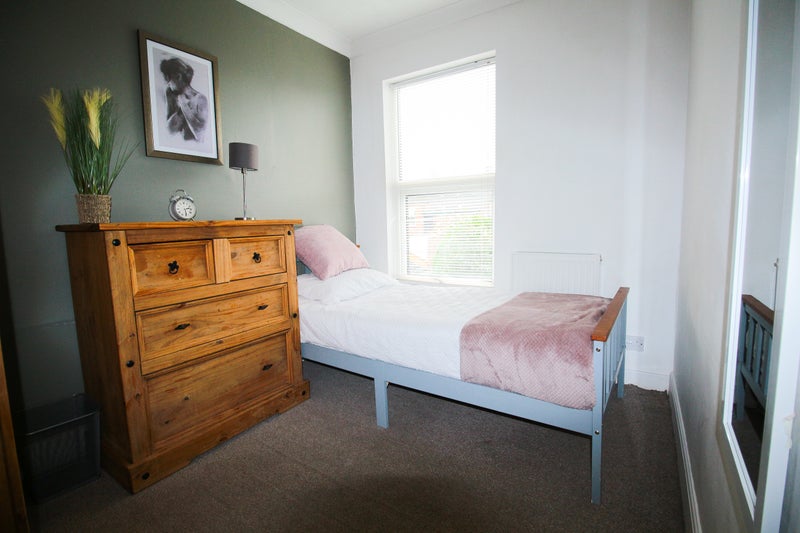 'Nice single room in a friendly house share' Room to Rent from SpareRoom