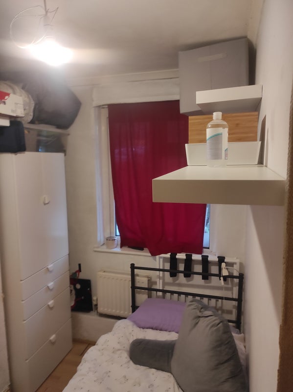 'Small single room' Room to Rent from SpareRoom