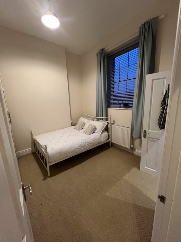 'Double en-suite room ' Room to Rent from SpareRoom