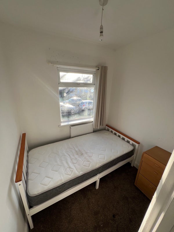 'Single room available fully furnished ' Room to Rent from SpareRoom