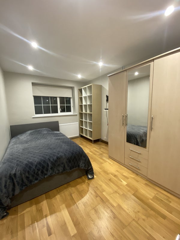 'Single En-Suite Room with Private Kitchen' Room to Rent from SpareRoom