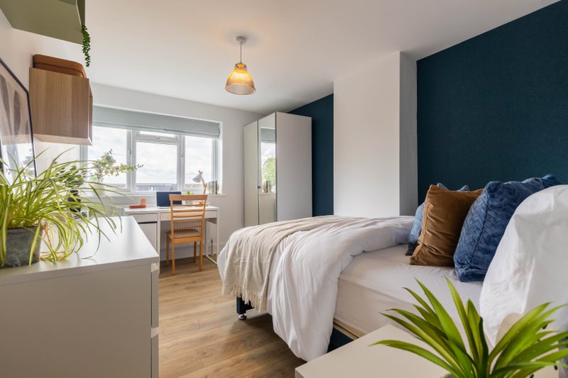 '**Brand new, stylish, professional house share**' Room to Rent from ...