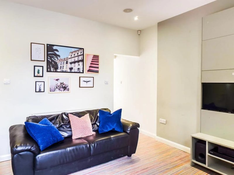 'Room available (student accommodation)' Room to Rent from SpareRoom