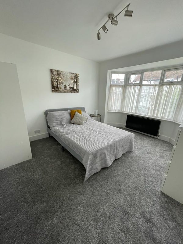 ' large double room- 1 person only ' Room to Rent from SpareRoom