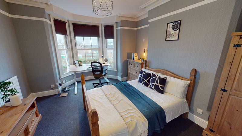 'Freshly decorated home. Huge Rooms. 10 mins to to' Room to Rent from ...