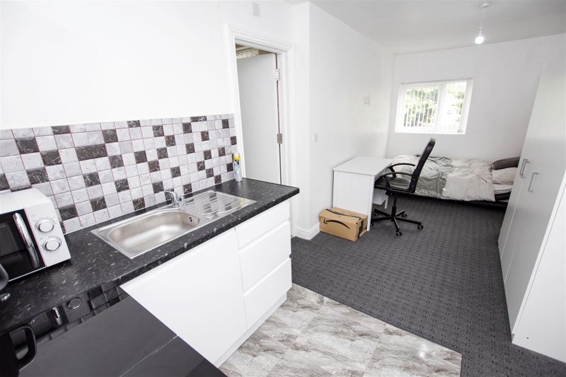 'Spacious Ensuite Studio Room in Selly Oak!' Room to Rent from SpareRoom