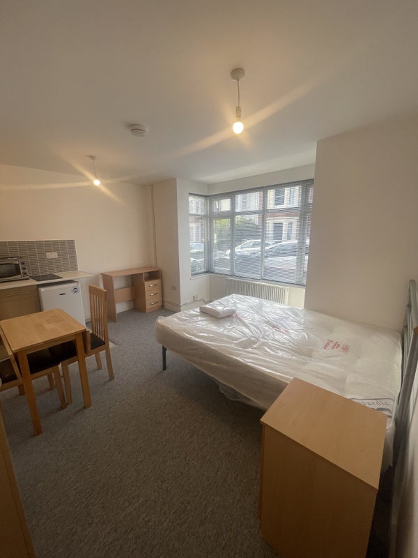 'Bedsit available in 3 bedroom house ' Room to Rent from SpareRoom