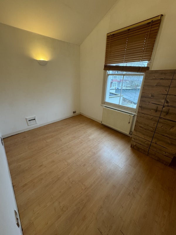 'Beautiful 1 Bedroom Flat in Chiswick' Room to Rent from SpareRoom
