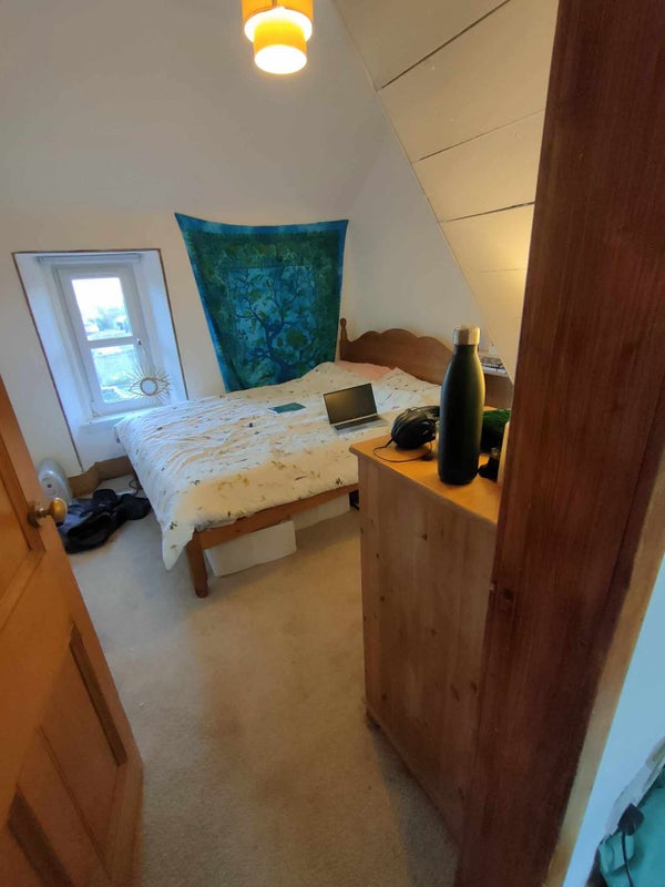 'Double room in Rosemount with PhD student' Room to Rent from SpareRoom