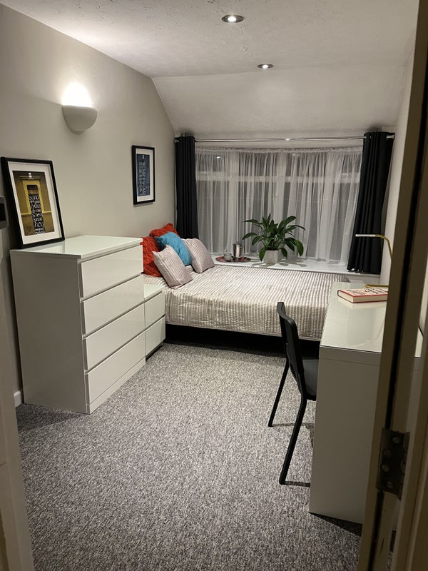 'NEW fully refurbished room' Room to Rent from SpareRoom