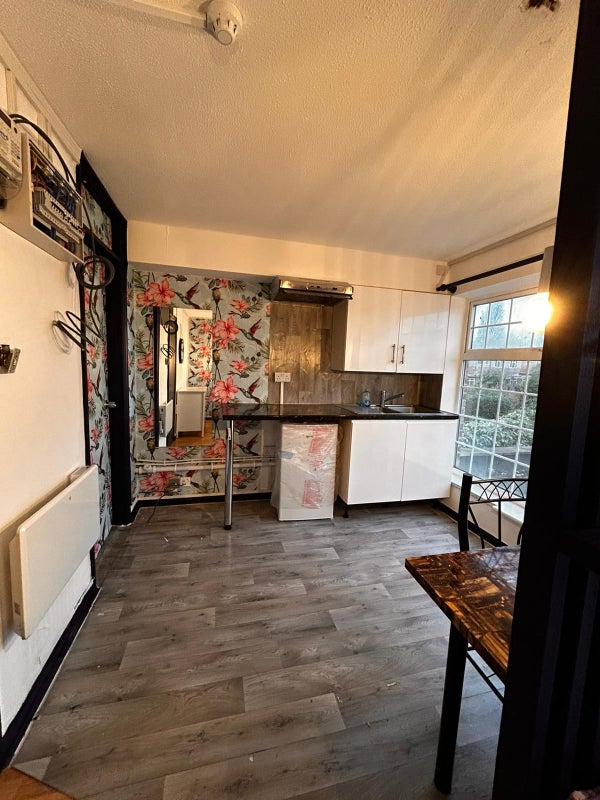 'Modern Studio Flat Wembley' Room to Rent from SpareRoom