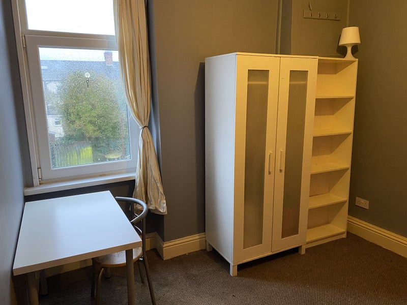 'For Student- Freshly Painted Room For 1 Person' Room to Rent from ...