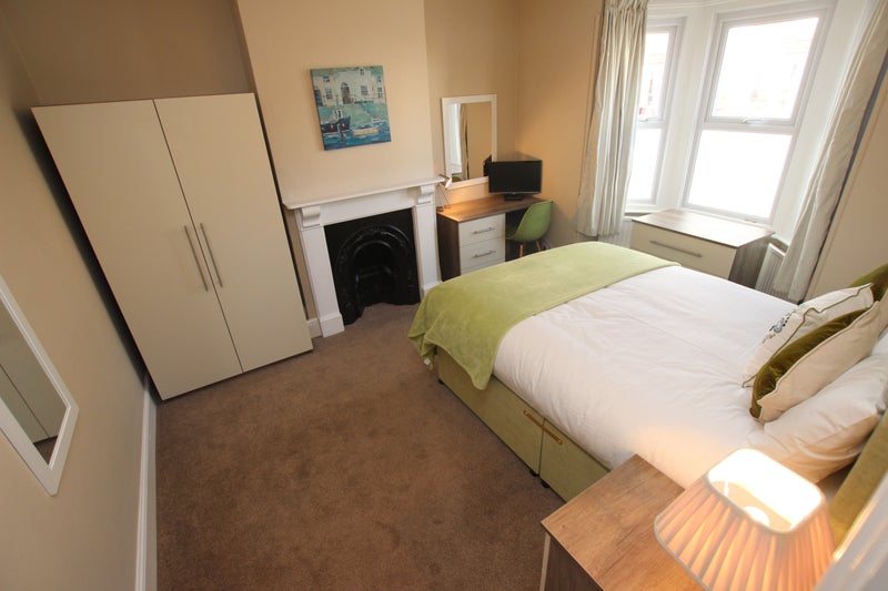'Beautiful Large Double Room In Caversham' Room to Rent from SpareRoom