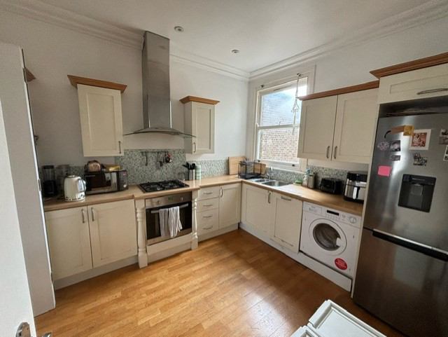 '2 bed flat in West Hampstead' Room to Rent from SpareRoom