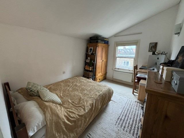 '2 bed flat in West Hampstead' Room to Rent from SpareRoom