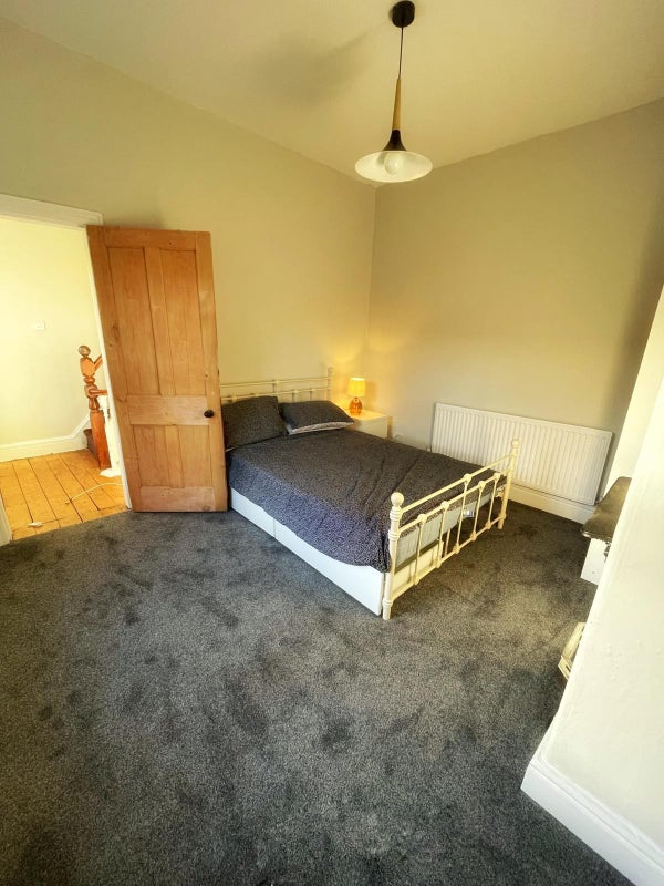 'Hello Fellow House Hunters!! ' Room to Rent from SpareRoom