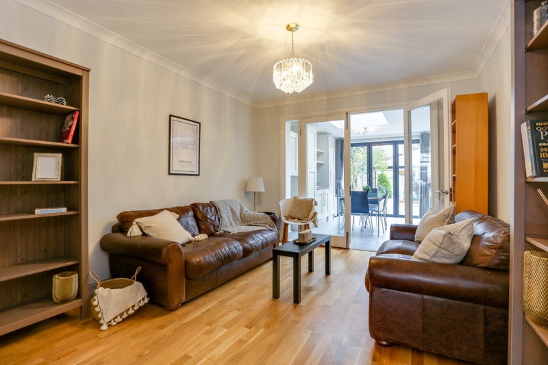 'Huge room in stunning house close to Ealing BW' Room to Rent from ...