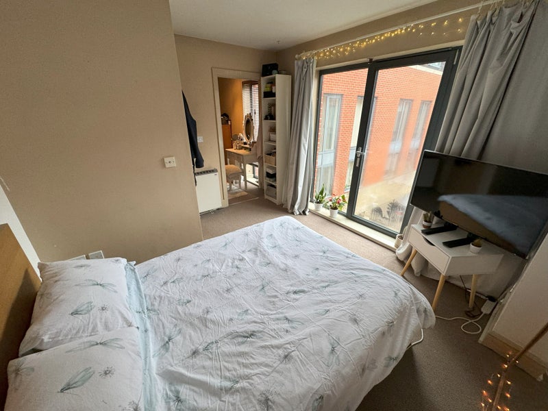 'Bright and Spacious Double Room in Limehouse' Room to Rent from SpareRoom