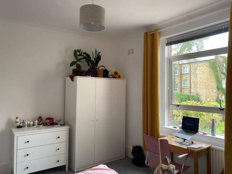 'Short term room with lovely flatmates ' Room to Rent from SpareRoom