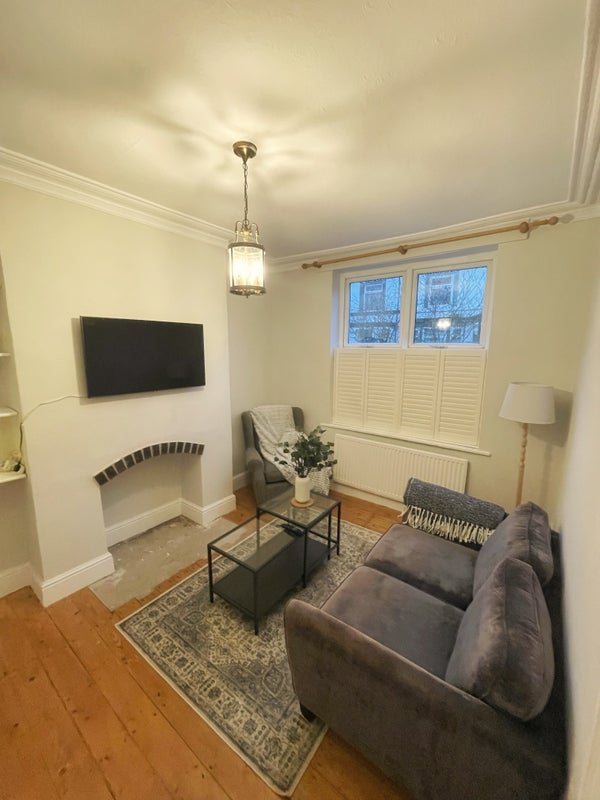 'Hello Fellow House Hunters!! ' Room to Rent from SpareRoom