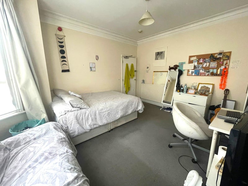 'Double bedroom at perfect location' Room to Rent from SpareRoom
