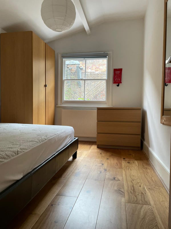 'Room to let in Camden Bills included. Period home ' Room to Rent from ...