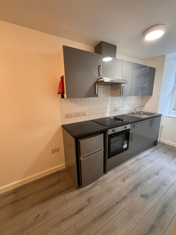 'Modern, Lower Ground Studio near Seafront' Room to Rent from SpareRoom