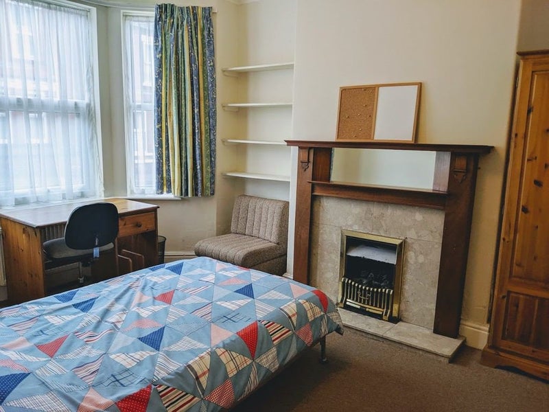 'Furnished Single Room For Rent in Student House ' Room to Rent from ...