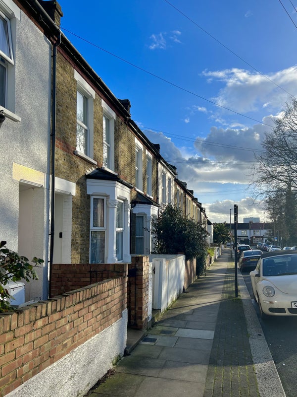 'Large double room in Tooting house with garden' Room to Rent from ...