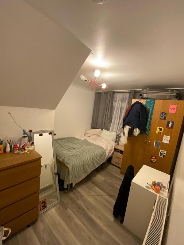 'Double Room 1 min walk from Caledonian Road!' Room to Rent from SpareRoom