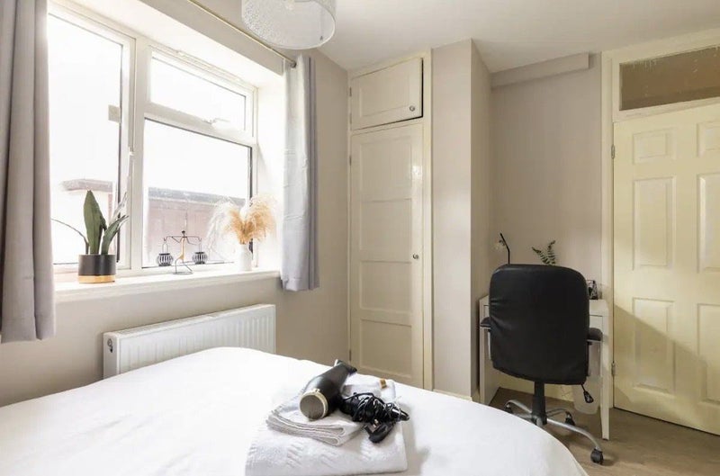 'Peaceful Elegant Double Room in Kingston London' Room to Rent from ...