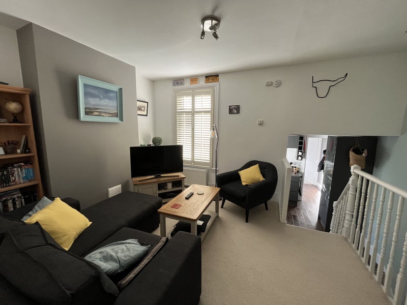 'Spare room in furnished modern double room' Room to Rent from SpareRoom
