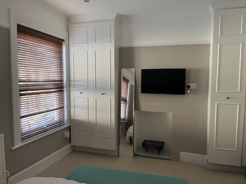 'Spare room in furnished modern double room' Room to Rent from SpareRoom