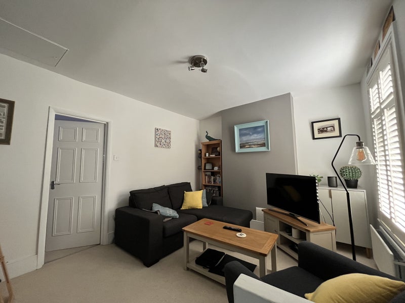 'Spare room in furnished modern double room' Room to Rent from SpareRoom