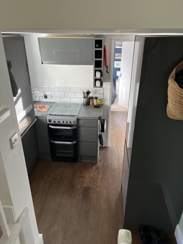 'Spare room in furnished modern double room' Room to Rent from SpareRoom